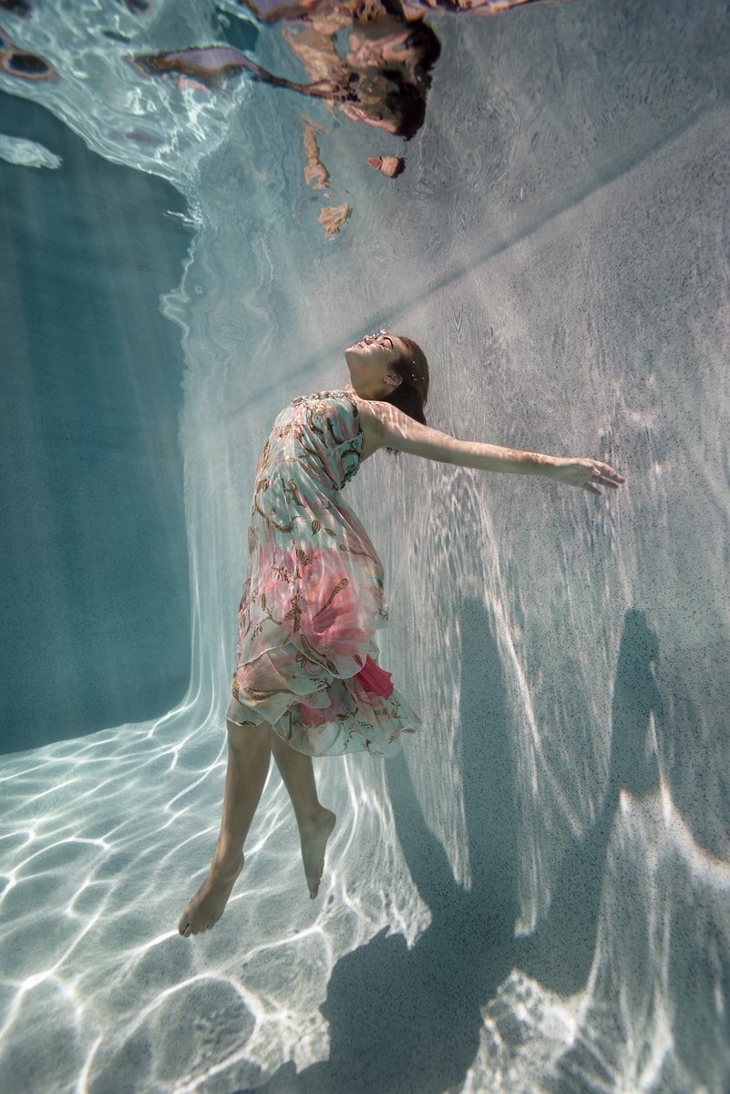 Award-winning UNDERWATER portrait photographer • Liz Harlin Photographic