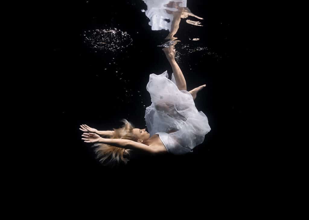 Beautiful Unique UNDERWATER Portrait Photography • Noosa, Sunshine ...